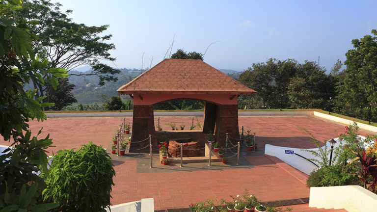 Pazhassi-Raja's-Tomb - Kerala Tourism