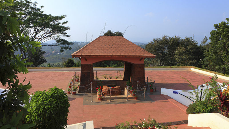Pazhassi-Raja's-Tomb - Kerala Tourism